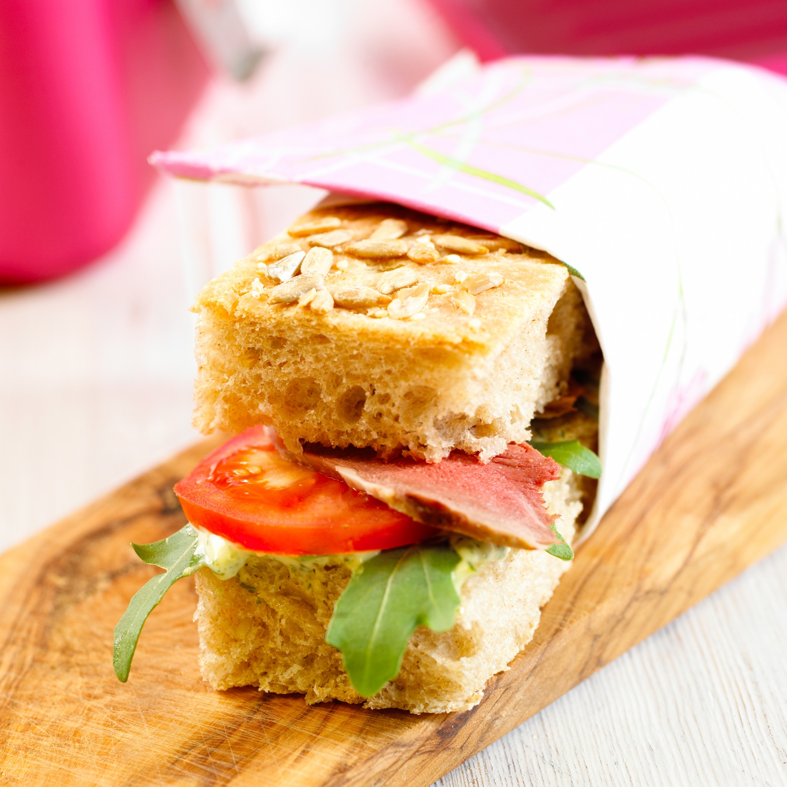 Langpannebrød med roastbiff • Oppskrift • Brodogkorn.no