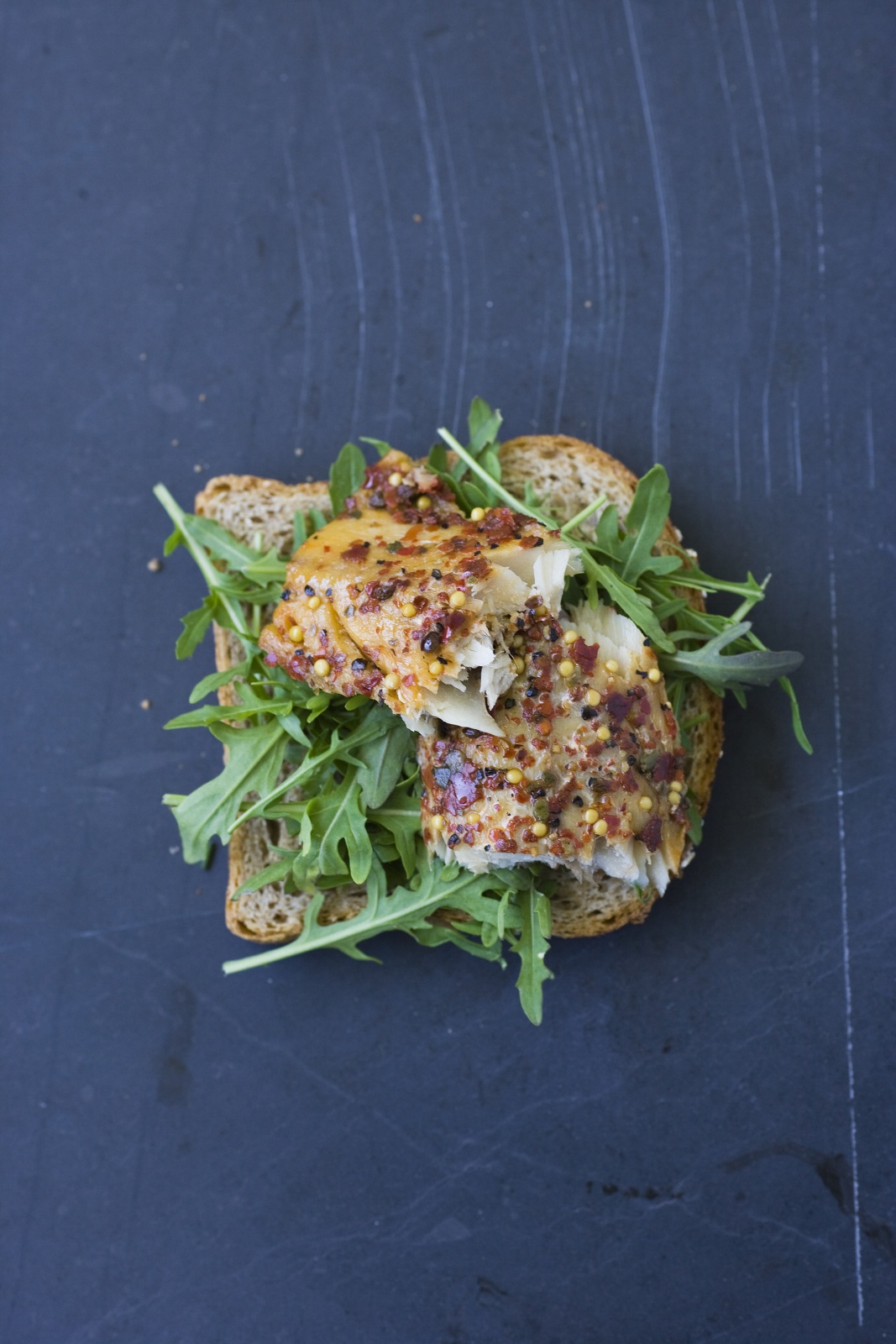 Varmrøkt makrell og salat • Oppskrift • Brodogkorn.no