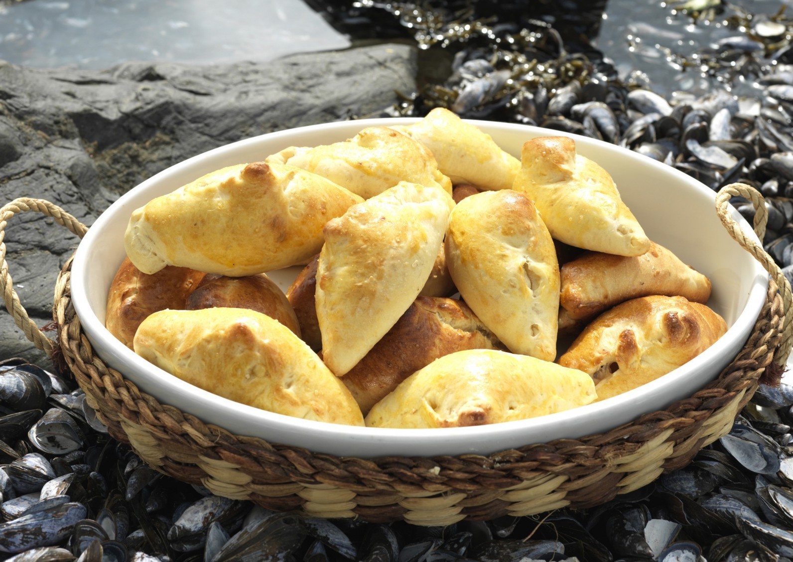 Piroger med røkelaks • Oppskrift • Fylt bakst